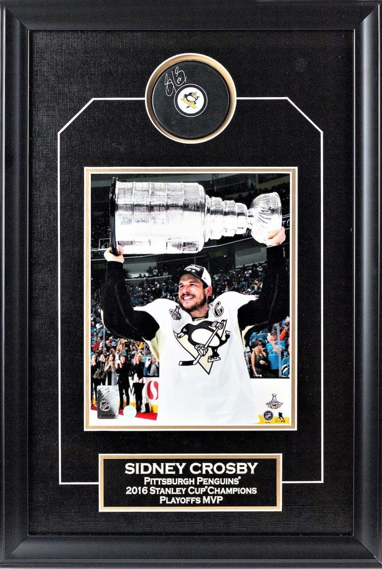 Sidney Crosby Autographed Pittsburgh Penguins Framed Puck & Photo ... Sidney Crosby Autographed Pittsburgh Penguins Framed Puck & Photo ...
